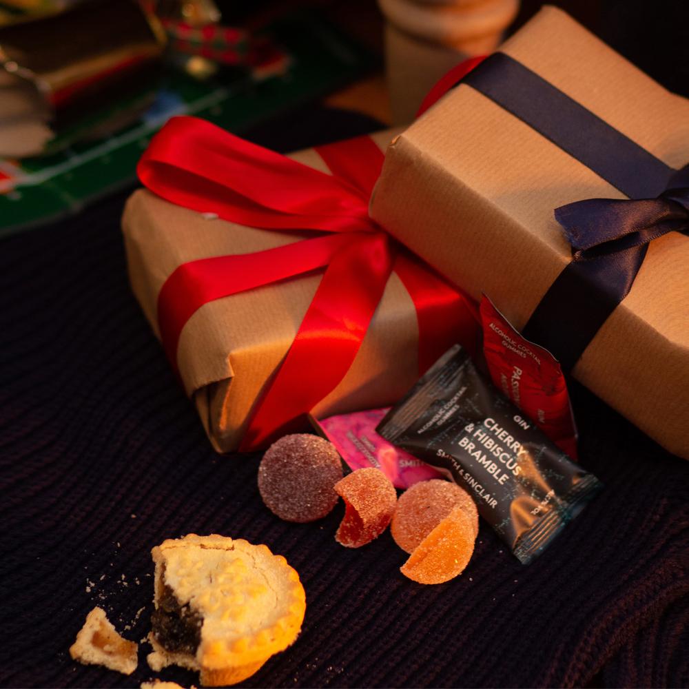 5 CRACKING OFFICE CHRISTMAS PARTY GAMES – Smith & Sinclair US